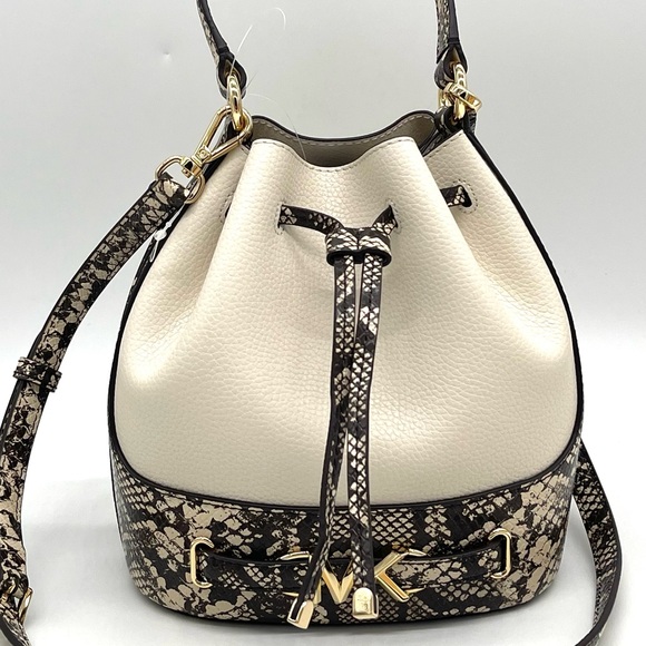 Michael Kors | Bags | Michael Kors Reed Medium Bucket Messenger ...